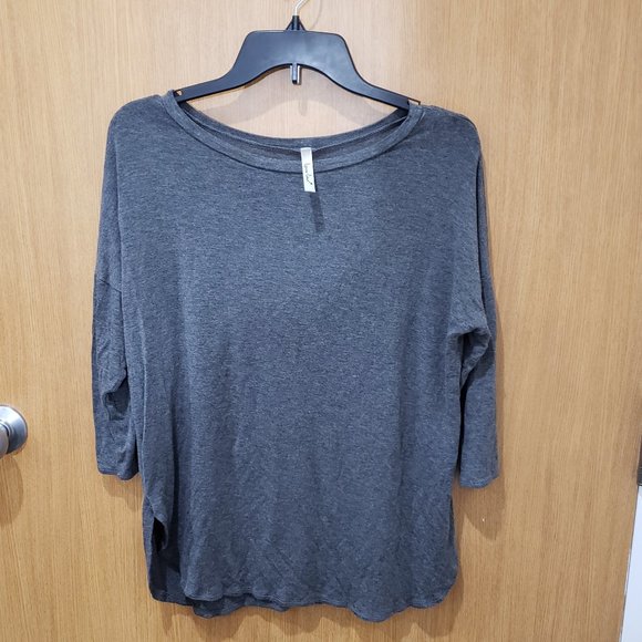 Isacc Liev | Tops | Isaac Liev Grey Soft Flowy 34 Sleeve Tunic Top Xl ...